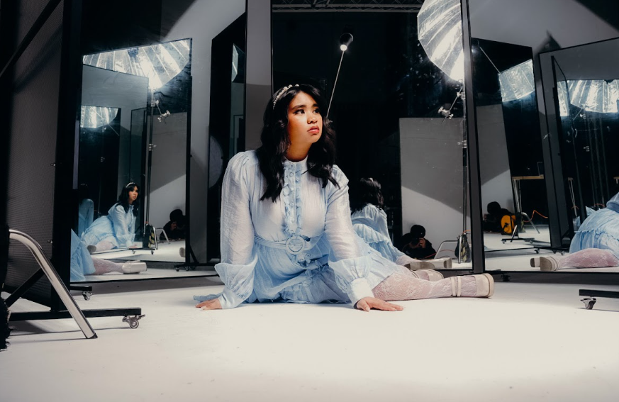 ALEXIS Unveils Stunning Sophomore Single ‘HATE IT HERE’ - Urbanista ...